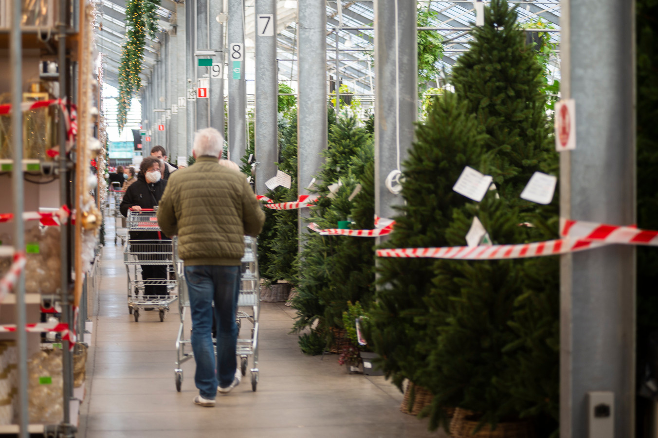 Tuincentrum Van Uytsel sluit alle rekken met niet-essentiële producten ...