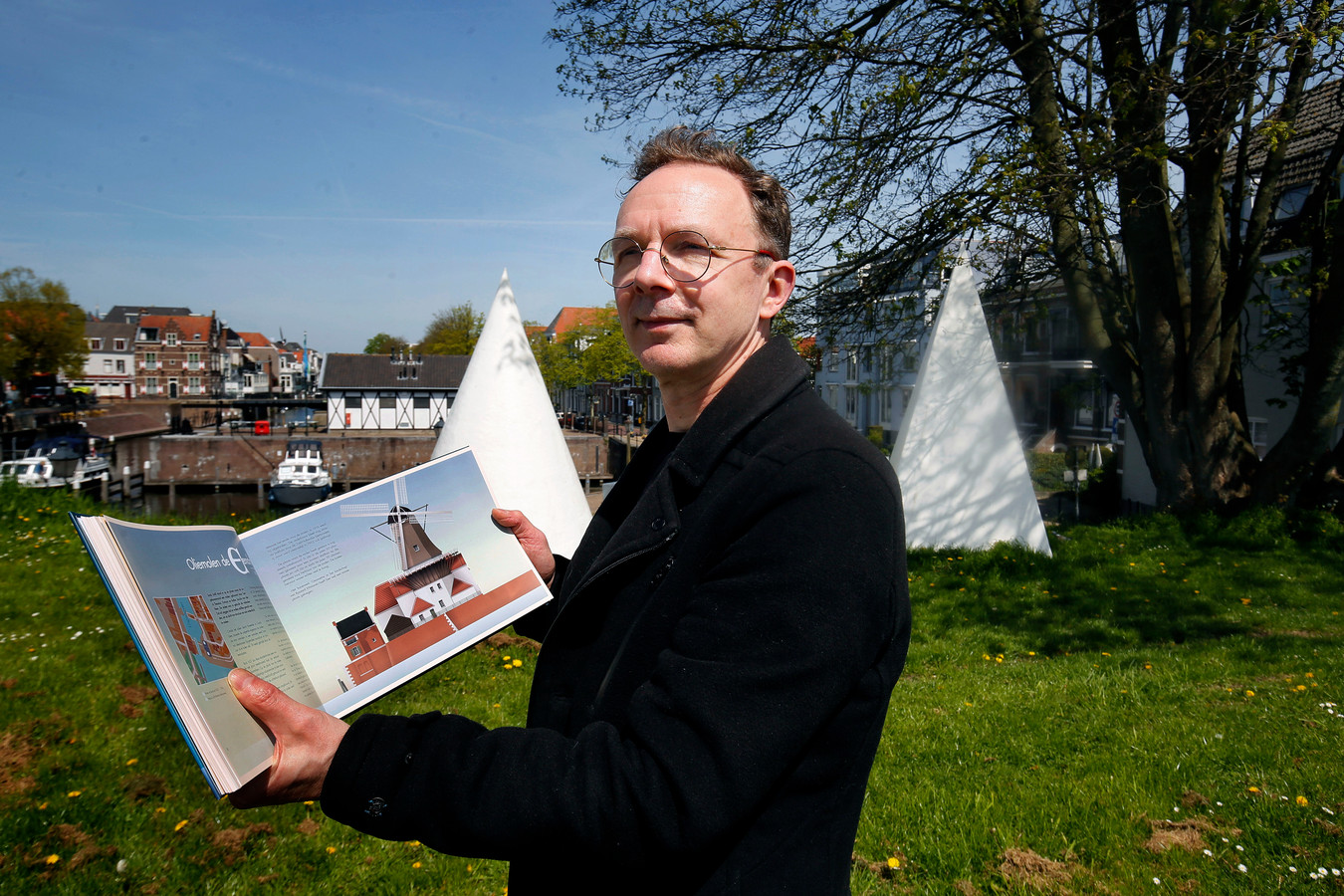 Erik wekt verdwenen Gorcumse monumenten weer tot leven in een boek ...