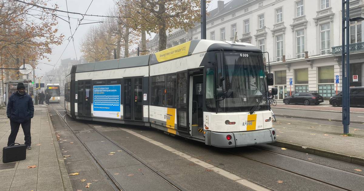 Strenge winterweer treft nu ook openbaar vervoer in Gent: tram aan Zuid ...
