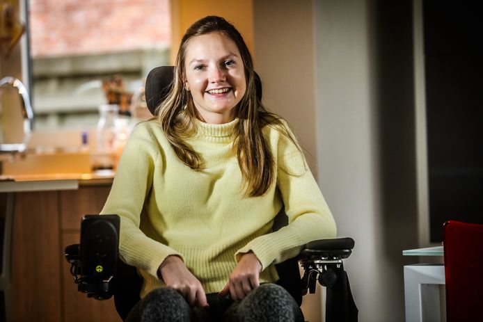 Lisa (26) had een ‘beetje last van haar nek', vijf uur later was ze ...