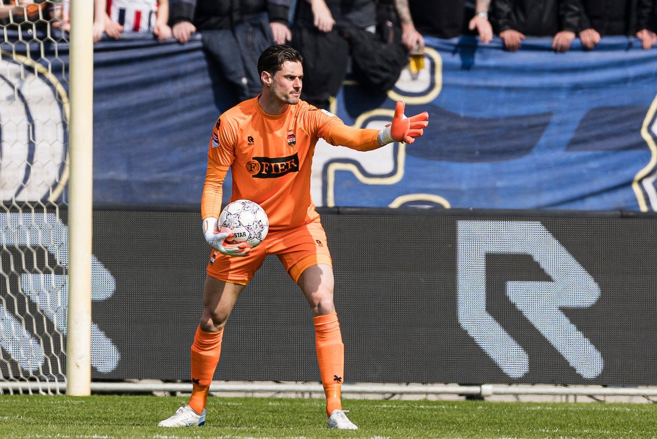 Willem II-goalie Smits heeft collega én boezemvriend Cillessen als ...