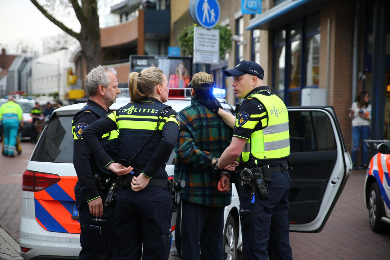 Verdachte steekpartij opgepakt in Oosterhout; politie vindt wapen ...