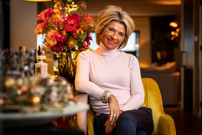 ‘Internethit’ Debby (47) uit Oldenzaal over succes: ‘Wat ik doe, doe ik ...