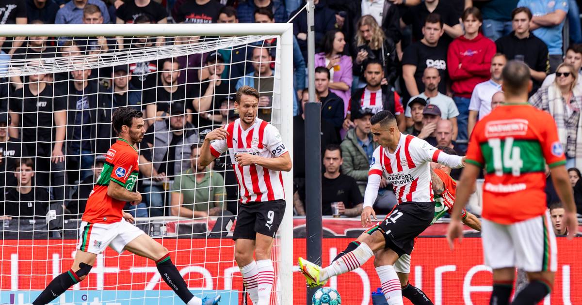 NEC kan niet stunten tegen PSV en verliest in wedstrijd vol VAR-momenten met ruime cijfers ...