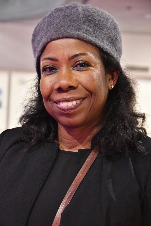 Circus Baobab tovert in Tilburg met de zwaartekracht | Foto | AD.nl