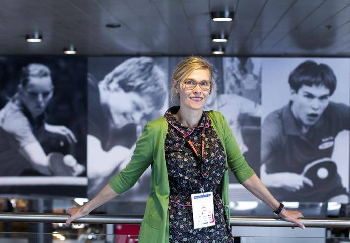 Vriesekoop bekleedt Leonardoleerstoel | Tilburg | AD.nl