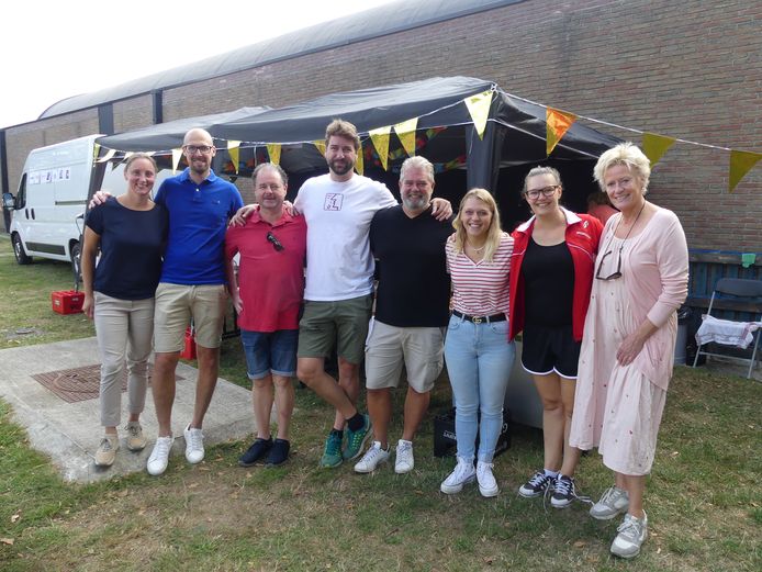 350 gymnasten turnen 12 uur voor meisje dat zwaargewond geraakte op reis: “Na iedere sessie ...
