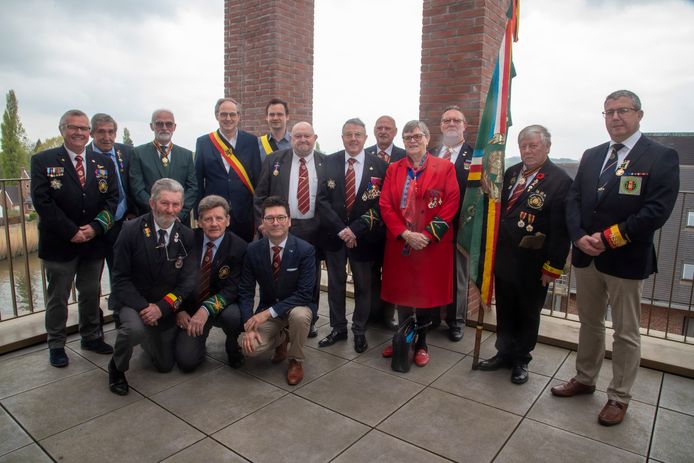 Medailles voor verdienstelijke leden Imosphinx Academy en ere ...