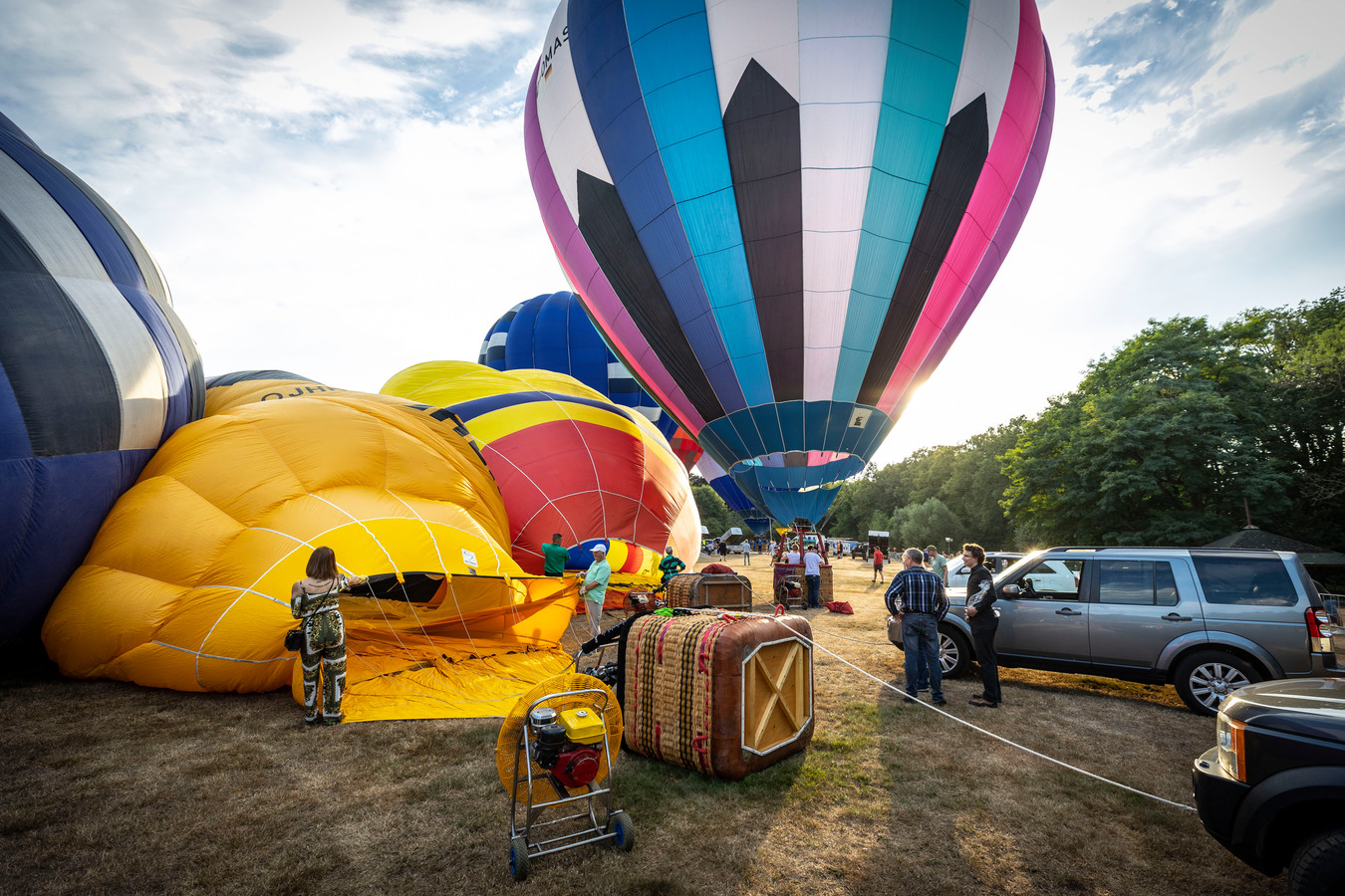 In Beeld | Bijzondere ballonnen vullen het luchtruim boven Oldenzaal ...