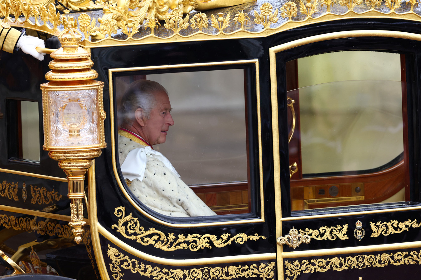 Bekijk de opvallend­ste foto’s van de kroning: prins George (9) vervult ...