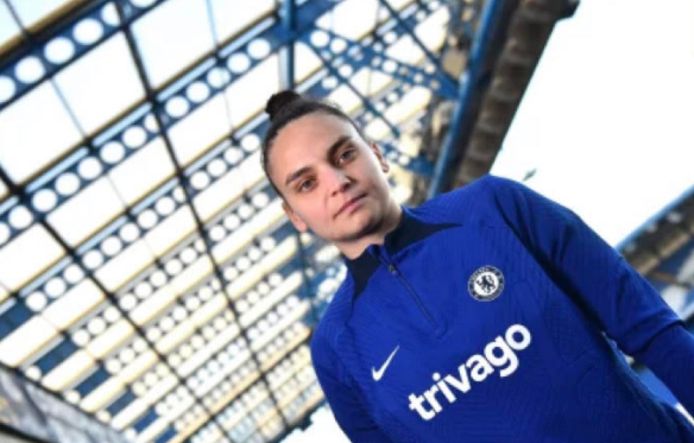 Toptransfer van Red Flames-doelvrouw Nicky Evrard rond: Gouden Schoen ...