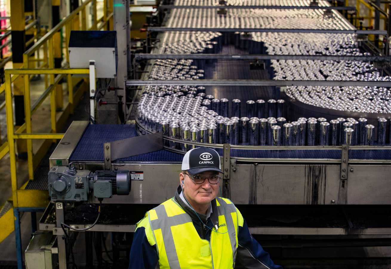 500 mensen werken in deze fabriek in Helmond waar ze vier miljard ...