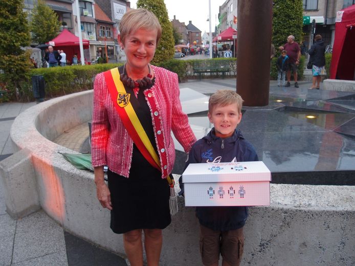 Thomas De Soete wint UiT-na-schoolbox | Eeklo | hln.be