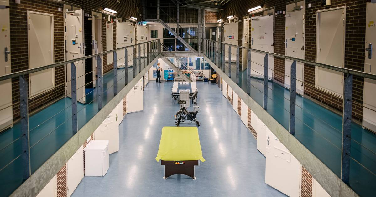 Medewerker Limburgse vrouwengevangenis weg om relatie met gevangene ...