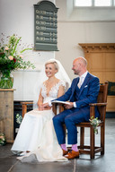 Zes jaar geleden sloeg de vonk over, vandaag trouwt burgemeester Iris ...