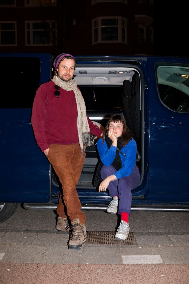 Deze Amsterdammers haalden op eigen initiatief vluchtelingen op in ...