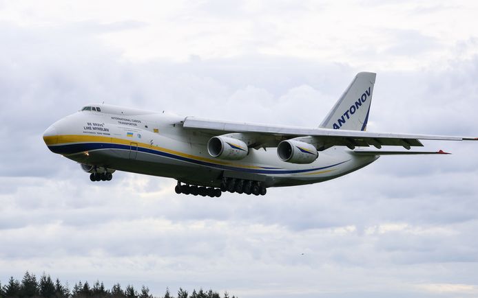 Grootste vrachtvliegtuig ter wereld geland en dit is waarom ...
