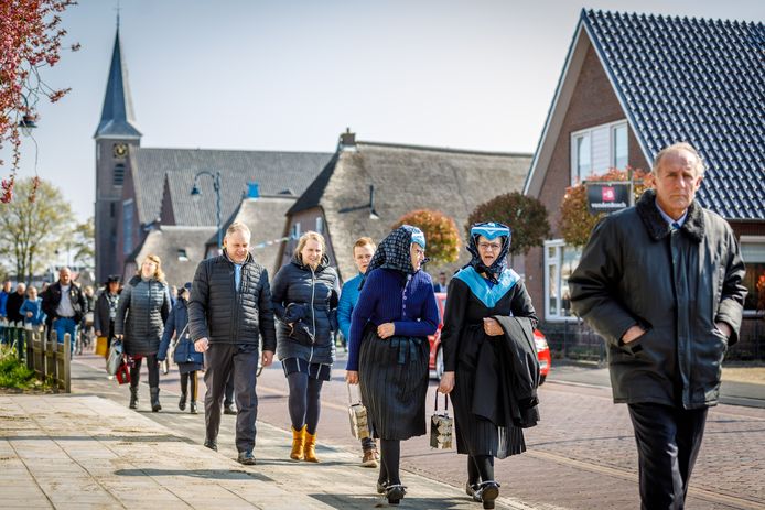 Grote zorgen over kerkdienst met 600 mensen in Staphorst: ‘Je brengt ...