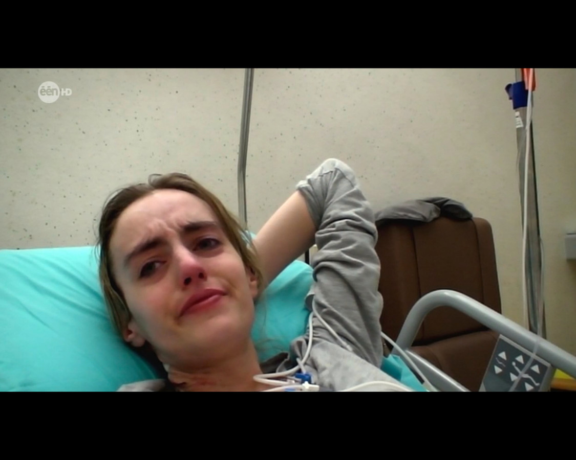 Drugshandel van haar zoon is zoveelste tegenslag voor Kim Kay: “Ik ben al jarenlang aan mijn bed ...