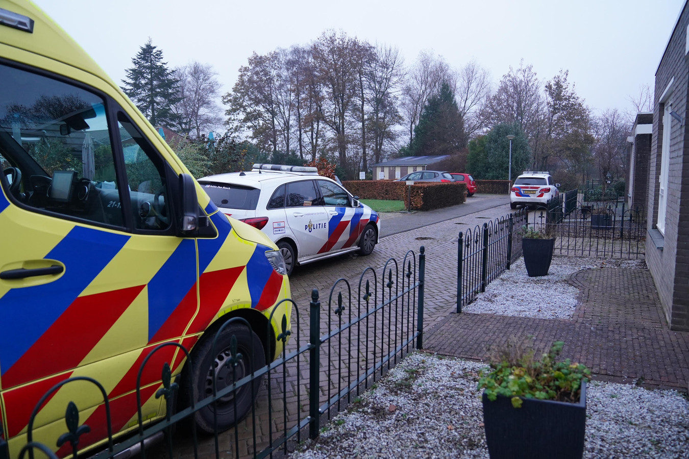 Politie rukt groots uit voor melding van schietpartij in Vinkel ... Politie rukt groots uit voor melding van schietpartij in Vinkel ...