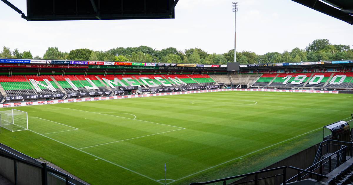 NEC start seizoen met fris rood-groen-zwart en stoeltjes met ‘Nijmegen ...