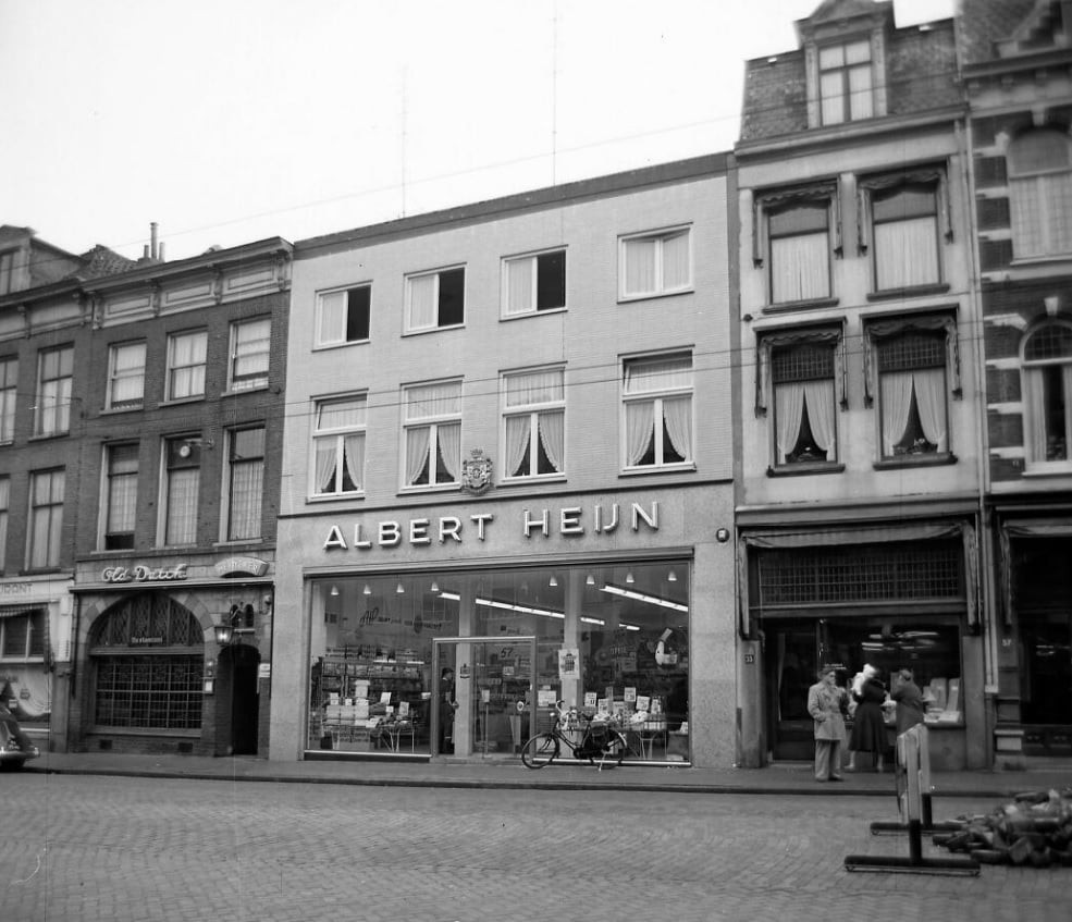 Terug in de tijd: in de Burchtstraat zat vroeger een Albert Heijn ...