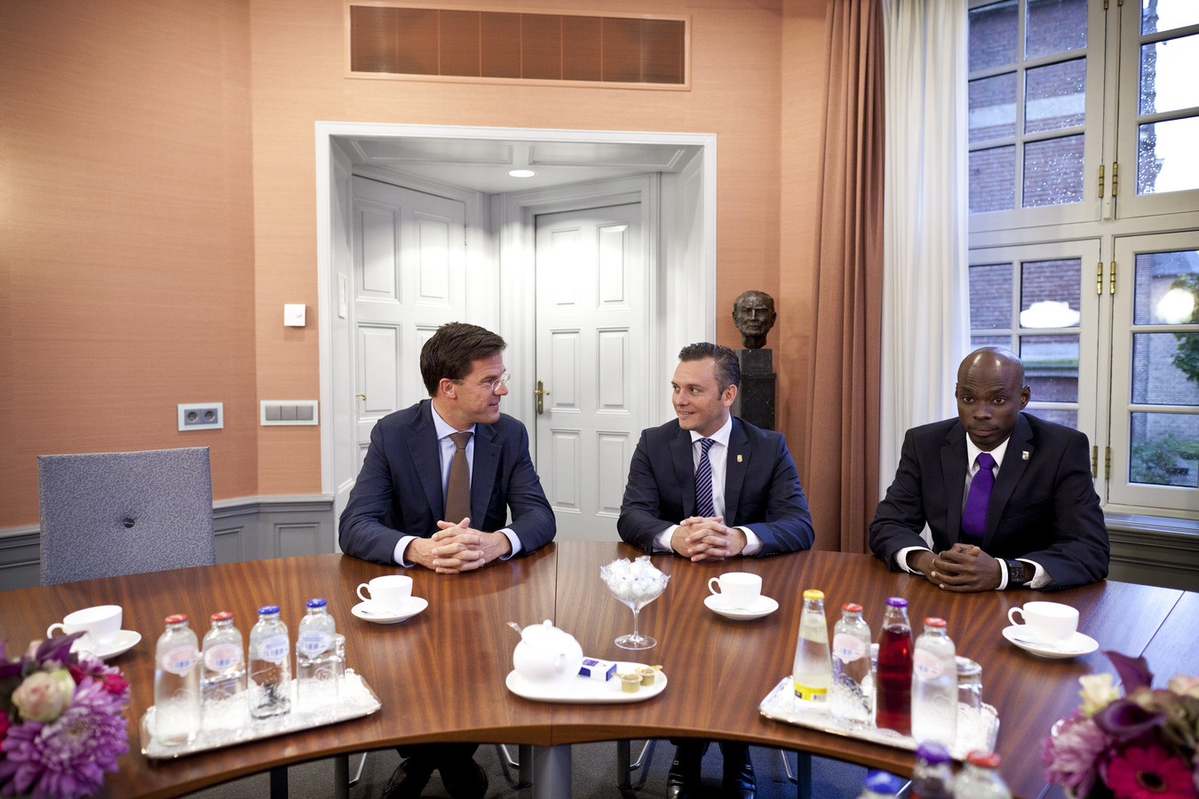 Parlement stuurt regering Curaçao weg | Foto | destentor.nl