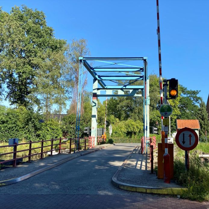 Brug 13 over Schotense vaart dag afgesloten | Schoten | hln.be