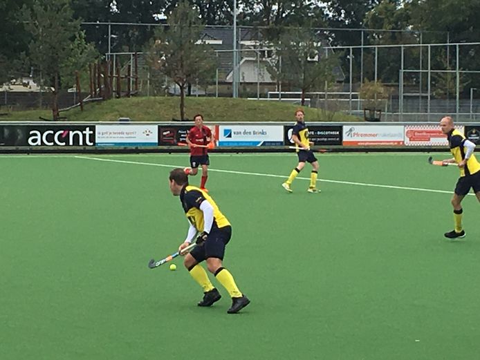 De Mezen genekt door dodelijk efficiënte strafcorner Eelde ...