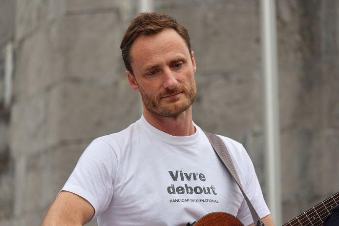 Geëmotioneerde Vandecasteele spreekt Doornik toe: "Belgen, jullie ...