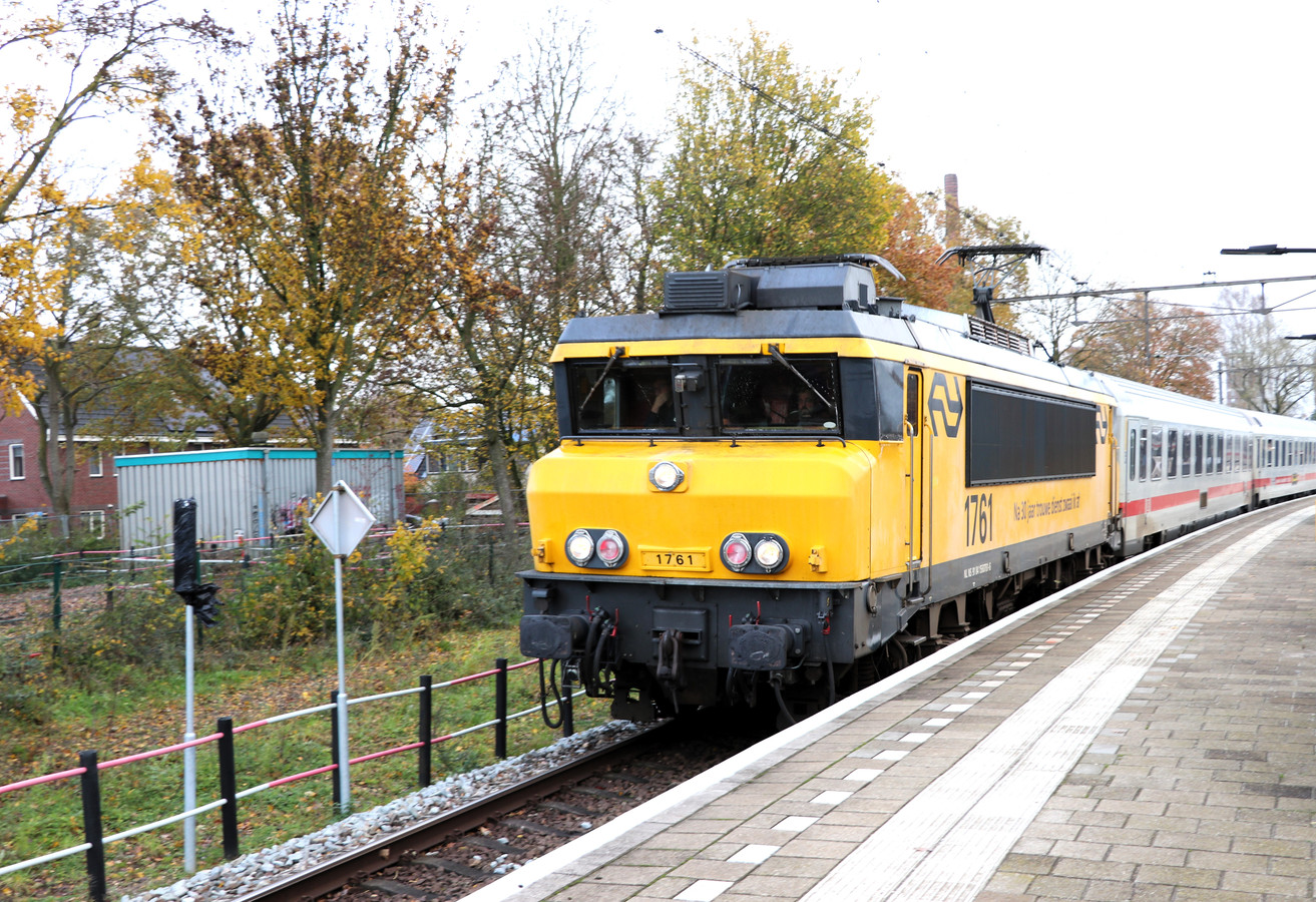 Na 30 jaar afzwaaiende NS-locomotief doet bij uitzondering ook Zwolle ...
