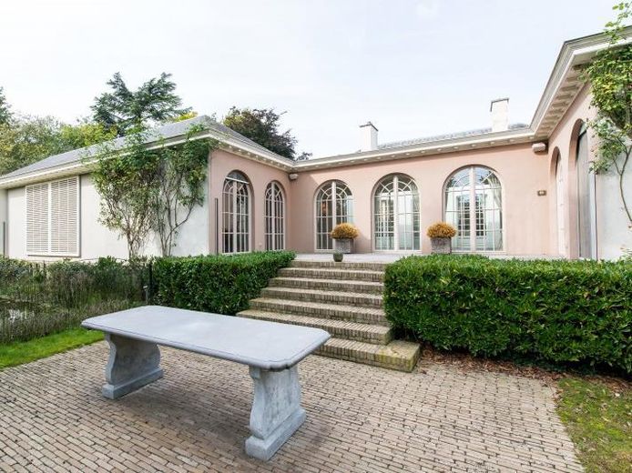 Riante villa van Marc Coucke staat te koop voor 1,3 miljoen | Binnenland | hln.be