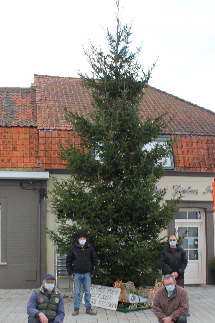 Geen kerstmarkt, maar wel kerstboom van 11 meter hoog voor kasteeldorp ...