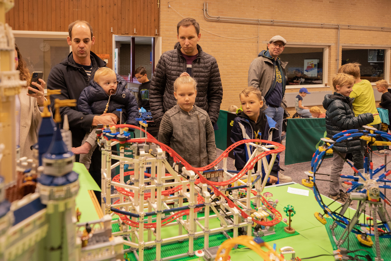 Bouwen, bewonderen en dat ene Lego-blokje scoren: liefhebbers ...