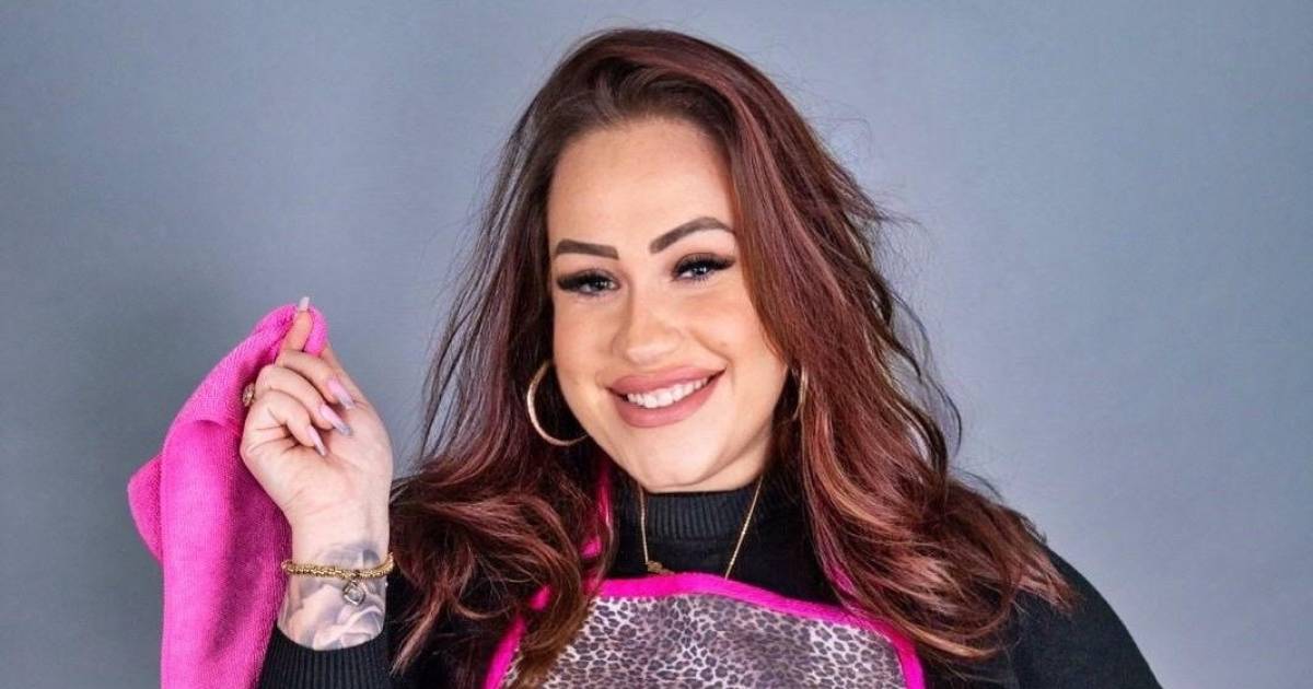 Rotterdamse ‘Poetsqueen’ Charo helpt je je ‘paleissie’ schoon te maken ...