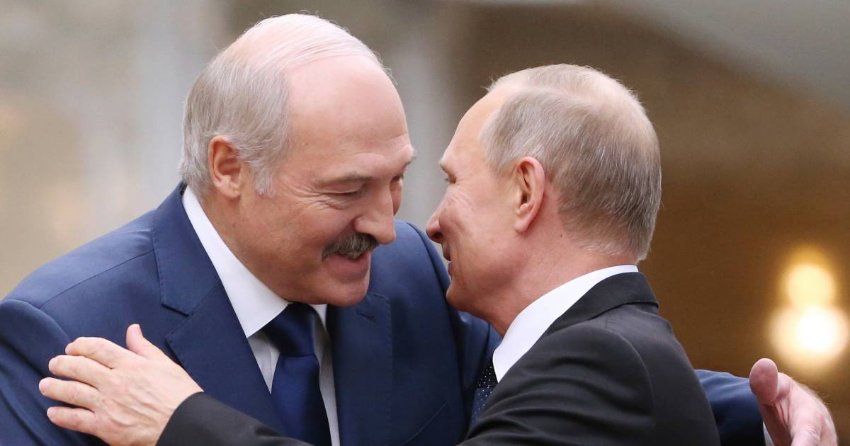 Loekasjenko maakt ongekende U-bocht en meldt zich met hangende pootjes ...