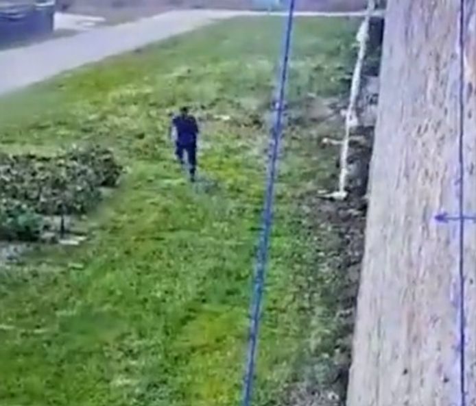 Zoals in de film: maffiabaas ontsnapt met geknoopte lakens uit zwaar ...