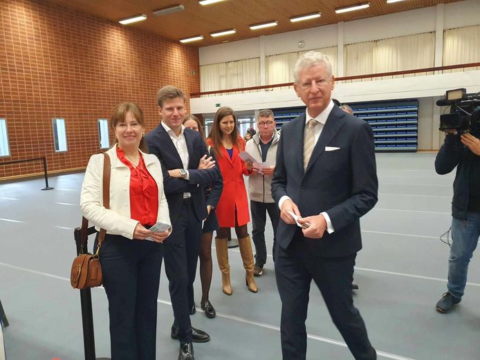 Verkiezingsdag in Aalter: De Crem brengt familie mee, Mieke Schauvliege ...