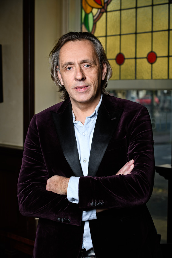 Lees het bijzondere verhaal van schrijver Marcel van Roosmalen over een ...