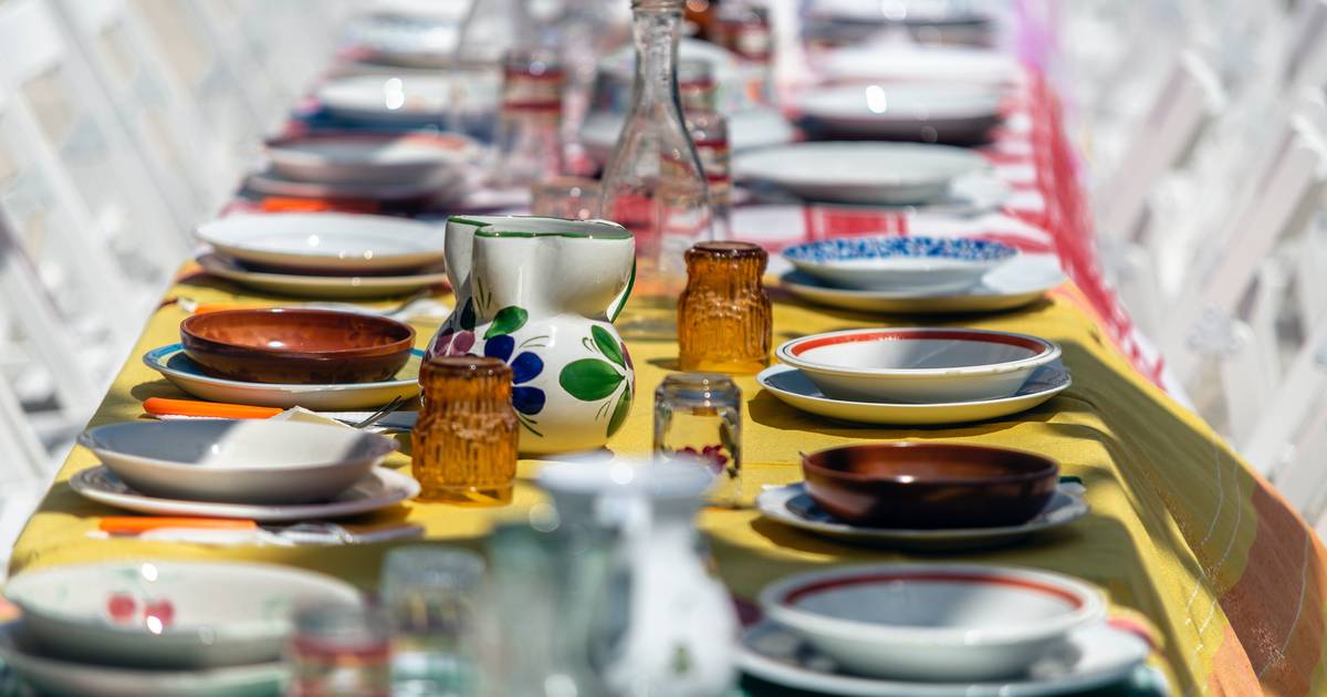Eet samen aan De Langste Tafel voor meer verbondenheid | Izegem | hln.be