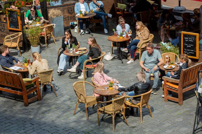 Niet in de zon op het terras: zomerse weersvoorspelling valt in het water