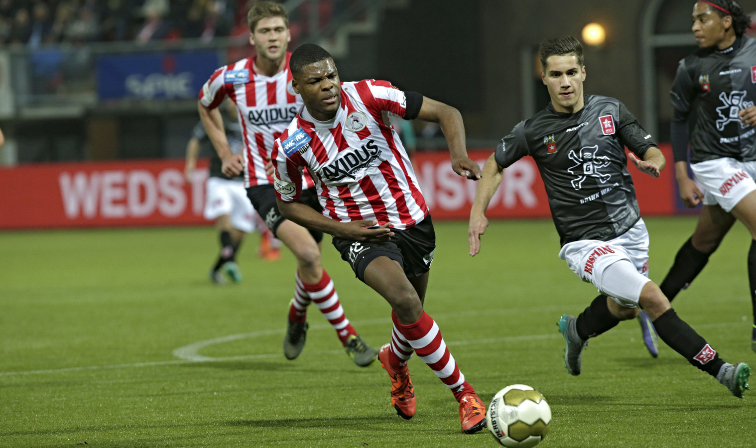 Proefspeler Polizzi maakt indruk met doelpunt: ‘Het liefst speel ik op ...