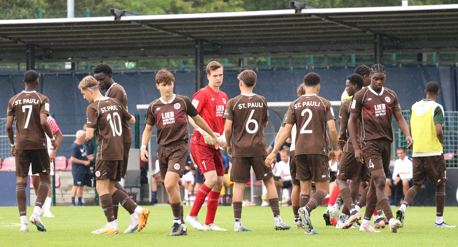 Bij de meest rauwe club van Duitsland speelt iemand met Bredase roots ...