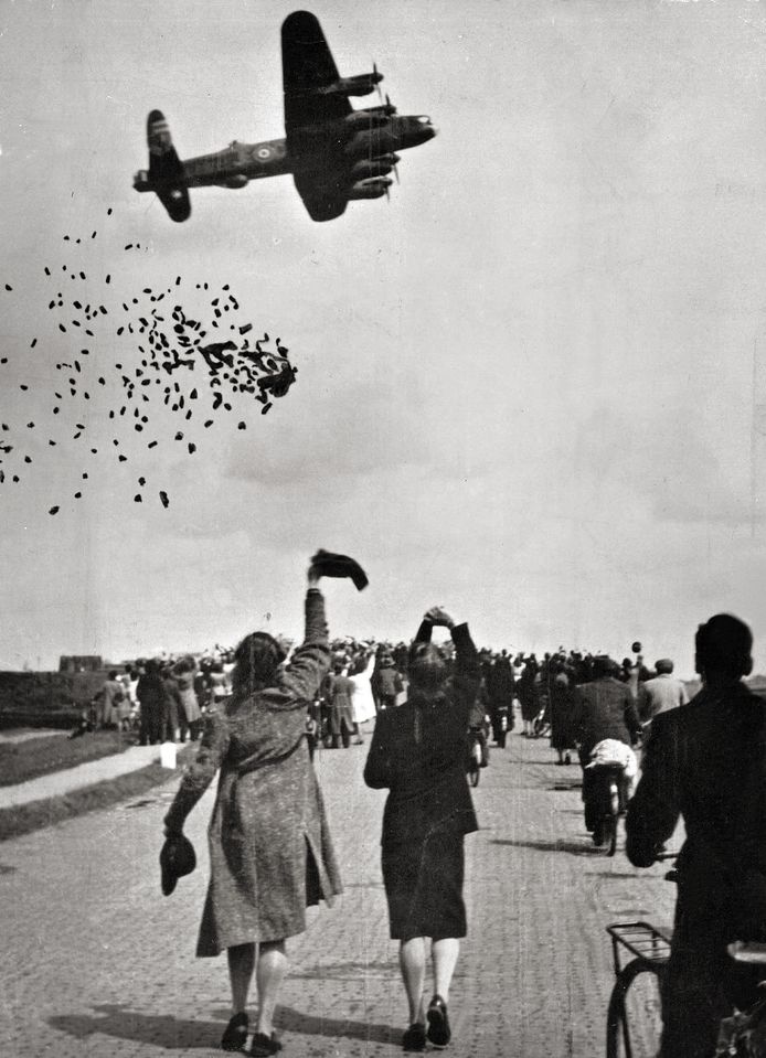 Foto's van Tweede Wereldoorlog en de bevrijding te zien in Oude Kerk ...