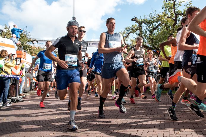 FOTO | Zo liepen honderden hardlopers de Kustmarathon | KUSTMARATHON ...