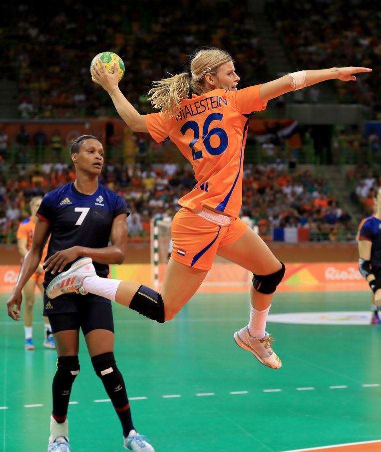 Handbalster Angela Malenstein, de tovenaar uit Spakenburg: ‘Keepsters ...