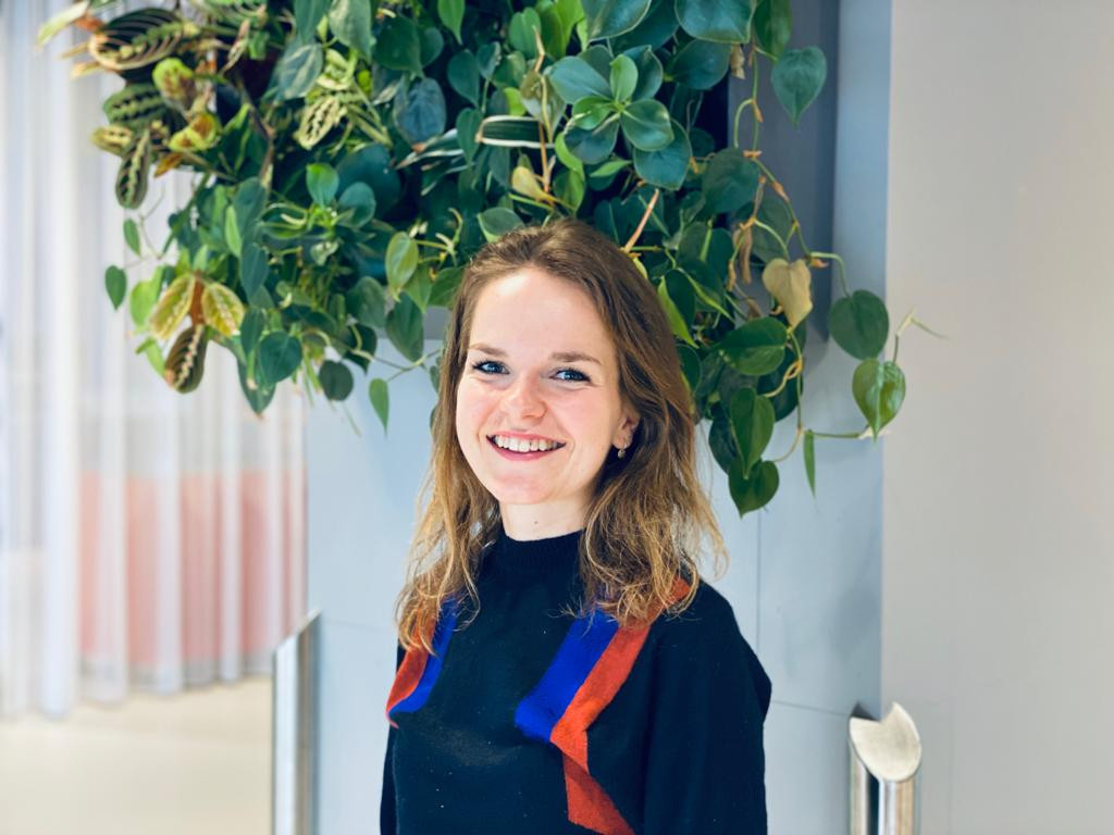 Robin (22) draagt namens de Universiteit Twente de Techrede voor ...