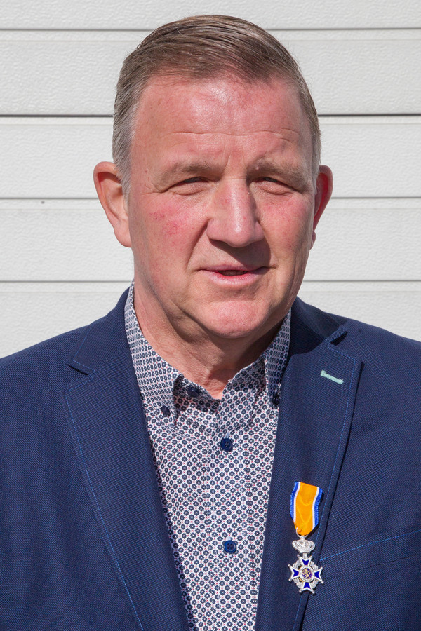 Veldhoven dit jaar goed bedeeld: 1 Officier en 12 Leden in Orde van ...