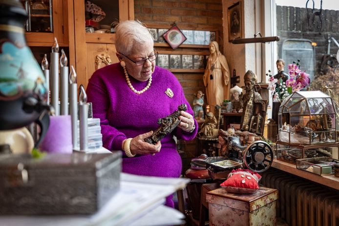 Oldenzaalse Toos Achterweust is altijd in het paars onderweg: ‘Ik was ...