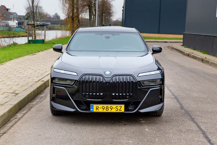 Test BMW i7: gigantisch beeldscherm achterin is beter dan de bioscoop ...